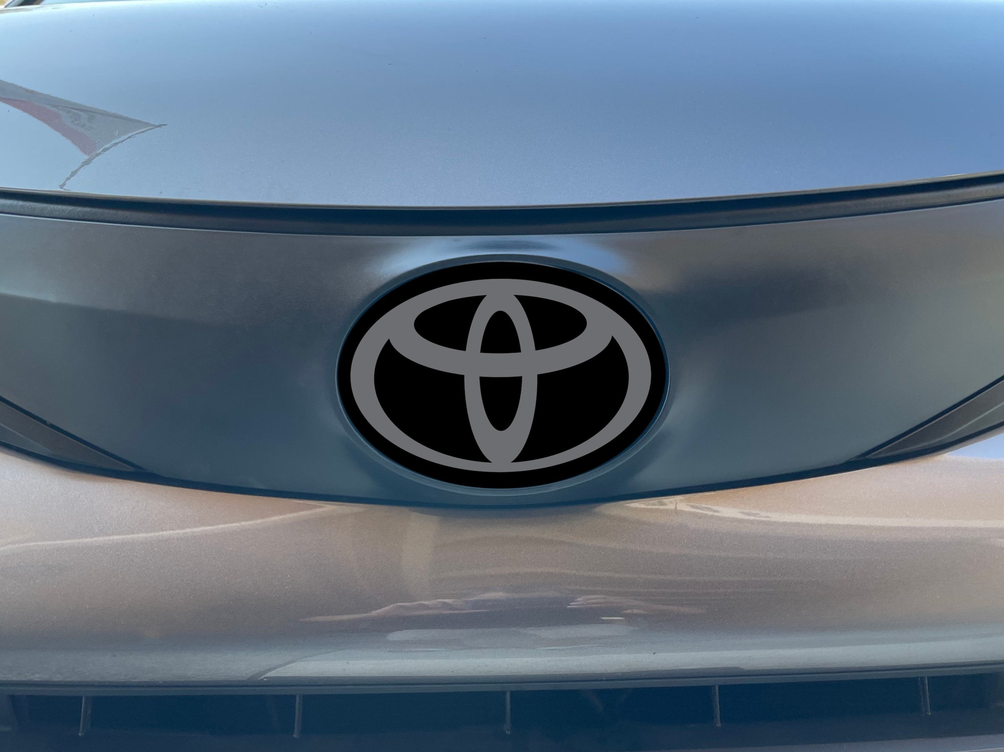 2018 - 2024 Toyota Sienna Front Emblem Vinyl Overlay | Upturn Prints